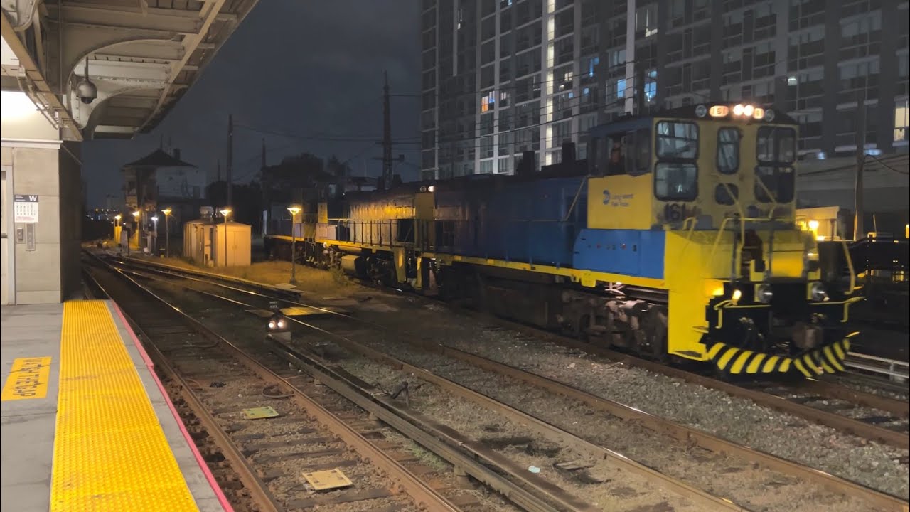 LIRR lite move at Jamaica featuring 161’s new repaint! - YouTube