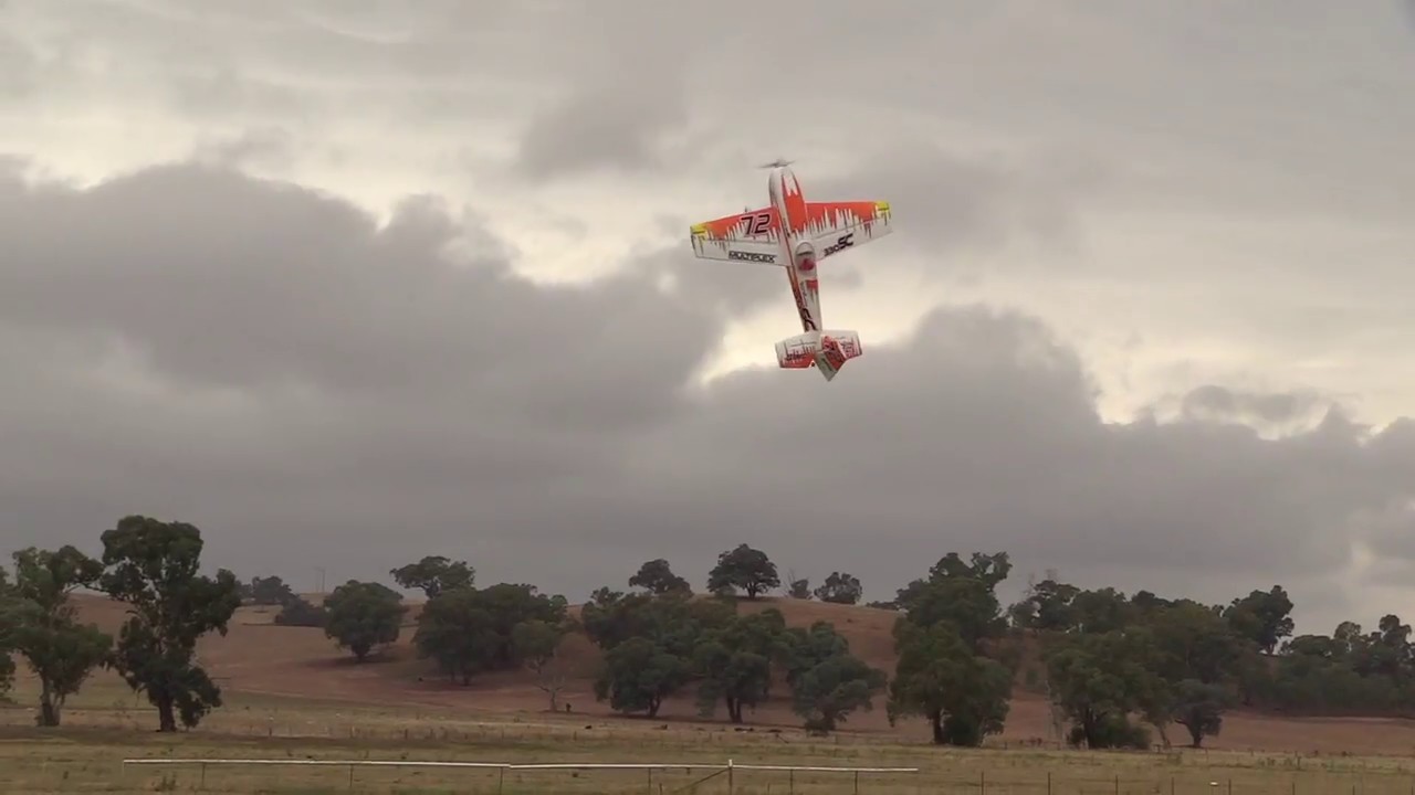 Afternoon flying with the Multiplex Extra 330 SC at Coota - YouTube
