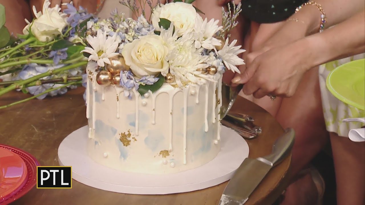 Let's cut the baby shower cake! - YouTube