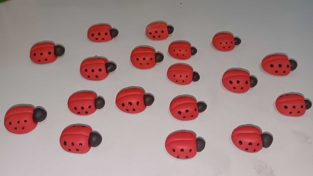 HOW TO MAKE EASY FONDANT BEE | EASY FONDANT BEE - YouTube