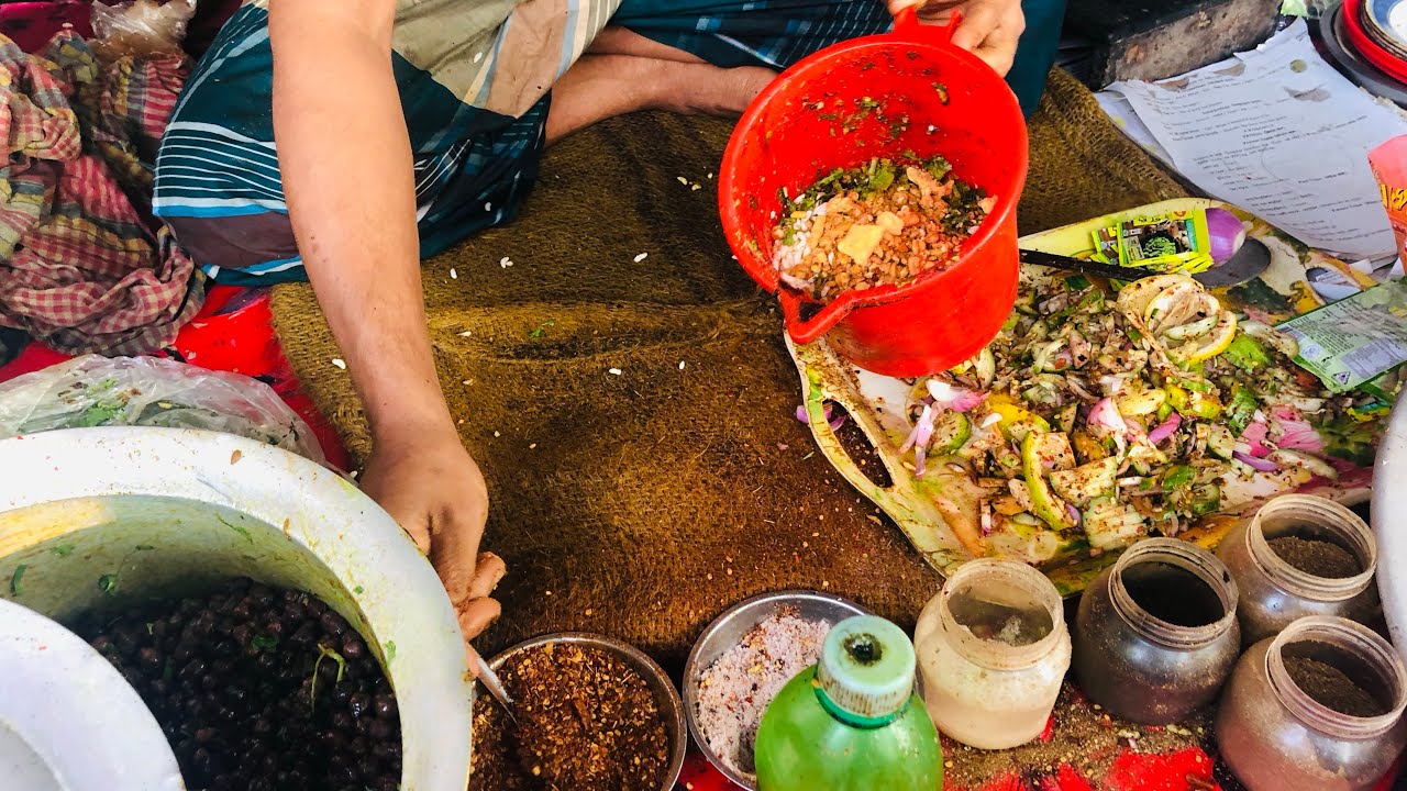 King Of Jhal Muri Maker | Famous Jhal Muri In Bangladesh - YouTube