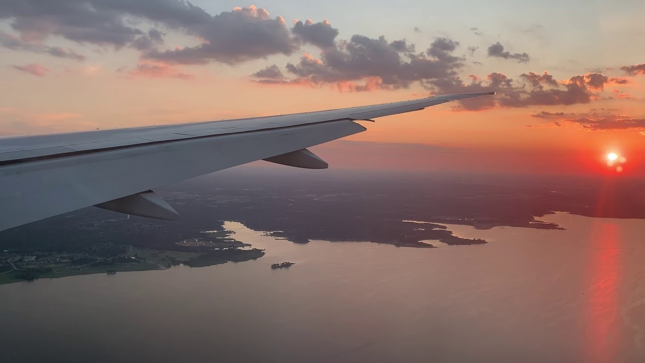 American Airlines Boeing 777-300ER landing at sunset in Dallas - YouTube