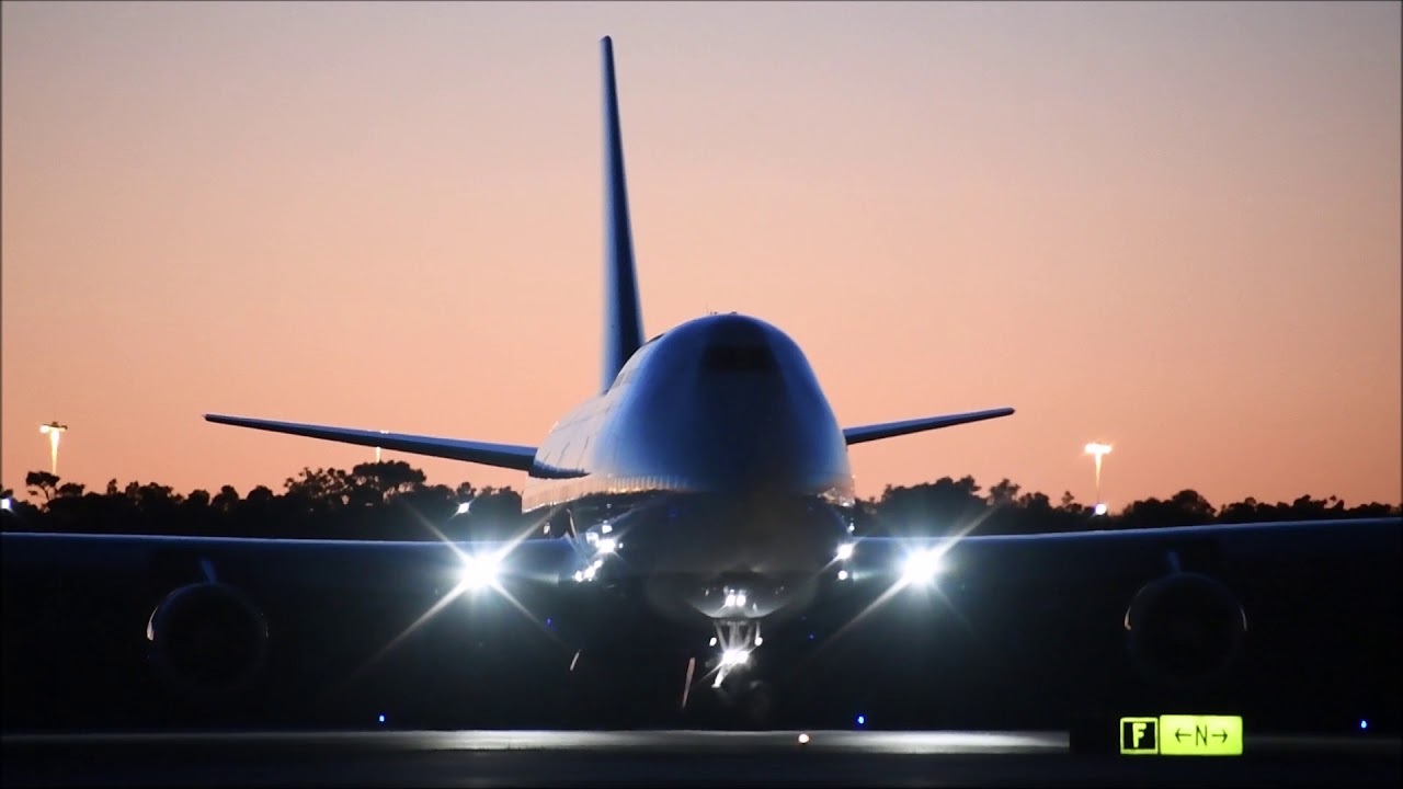 KMCO Plane Spotting: Blue Hour/Nighttime + EXTREMELY RARE 747 Departure ...