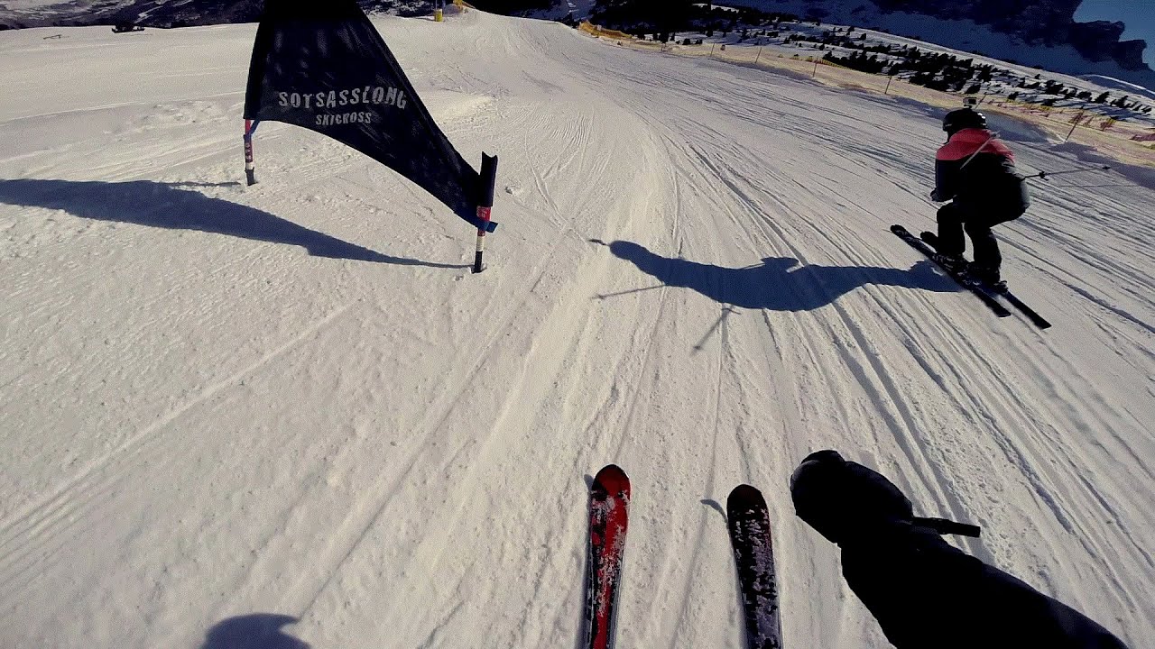 Border cross skiing race - YouTube