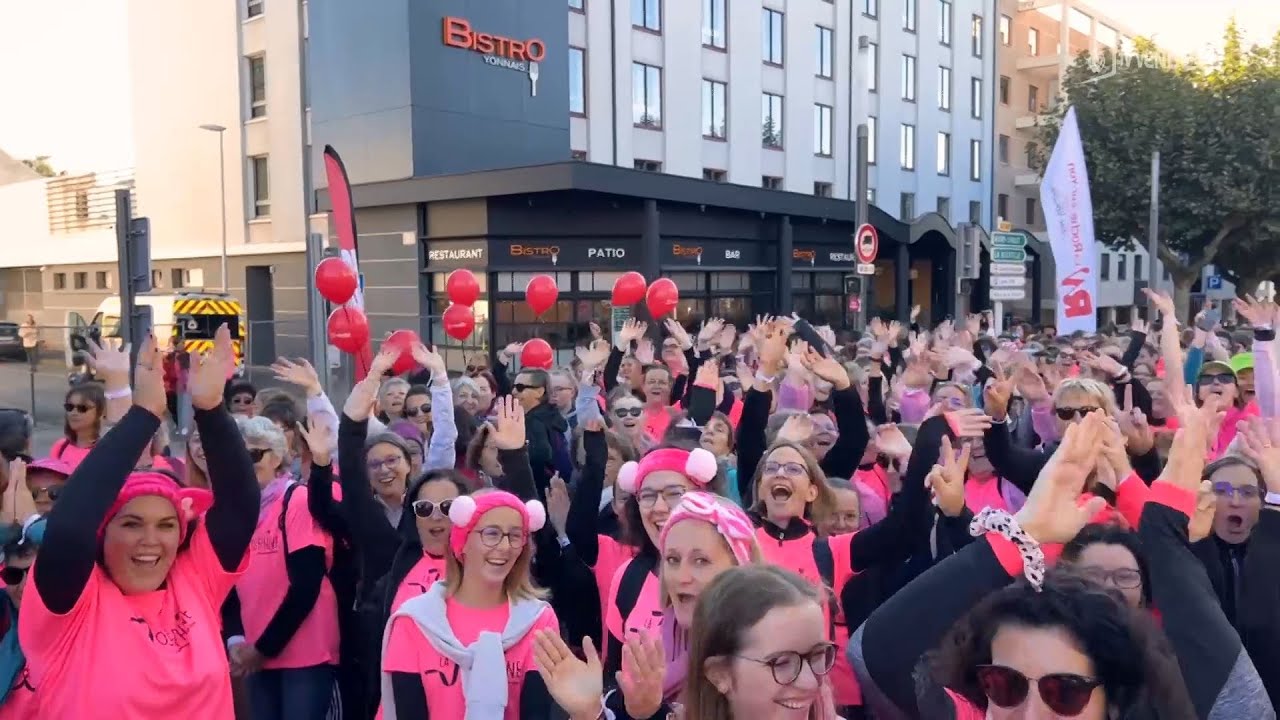 La Joséphine de retour dans le centre de La Roche-sur-Yon - YouTube
