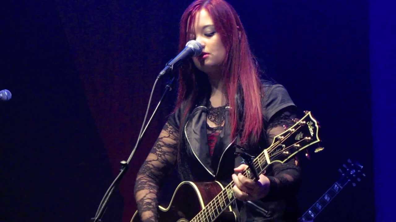 Roxy Gunn Project - Where Her Heroes Lie (Acoustic) - YouTube