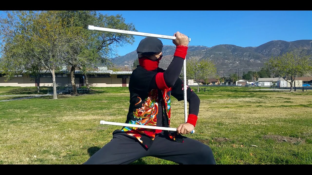 3 Section Staff [Sansetsukon / Sanjiegun] - YouTube