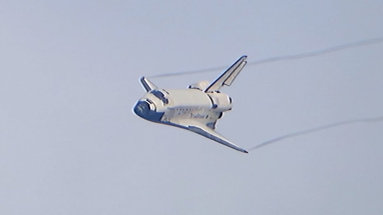 This is How The Space Shuttle landed after being in Space - YouTube