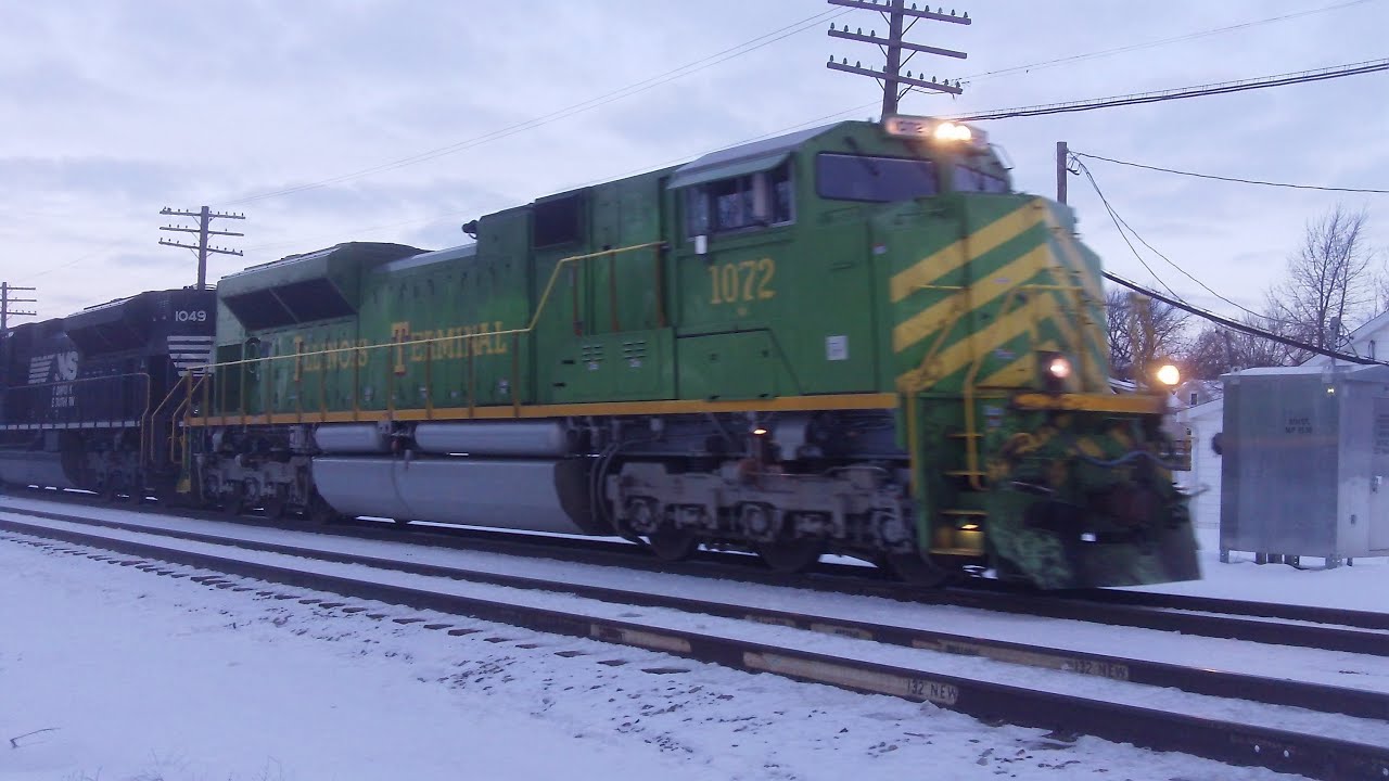 NS 1072 (Illinois Terminal Heritage) Leads Oil Train!! - YouTube