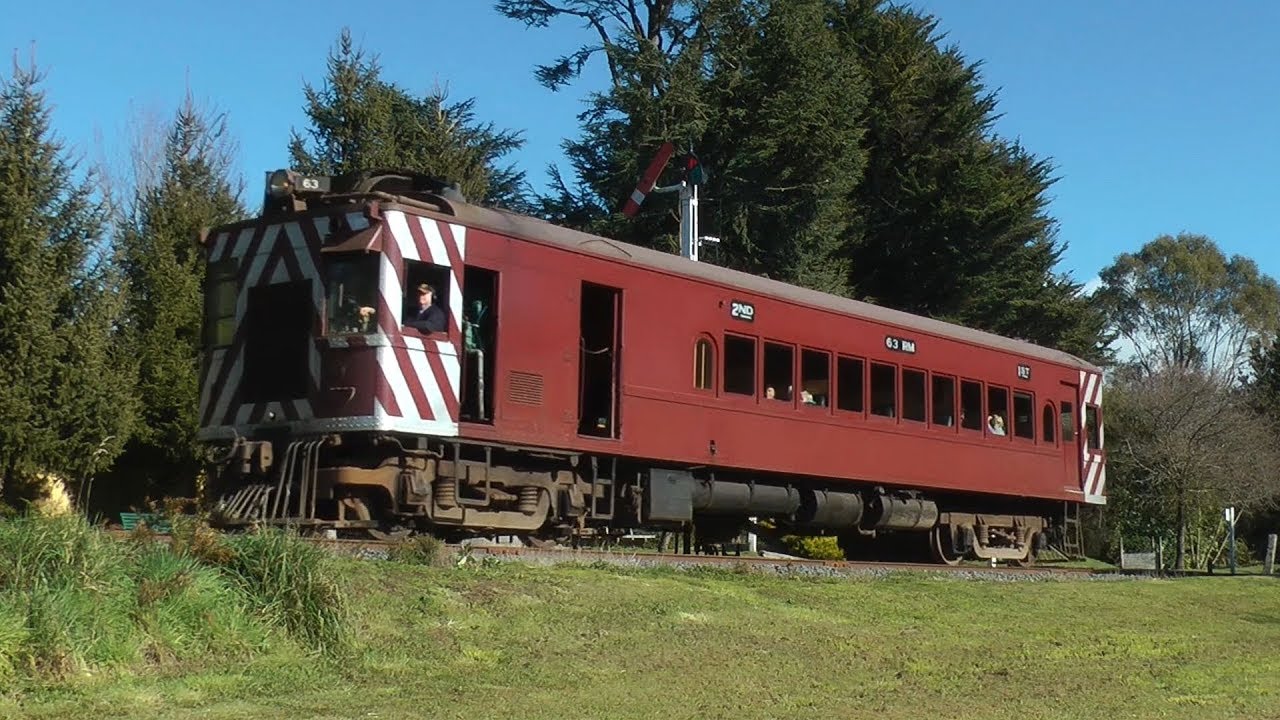 Diesel Rail Motors in the Highlands: Australian Trains - YouTube