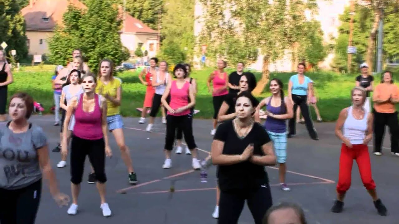 waka waka -remix - DJ Milo - Zumba Denisa - YouTube