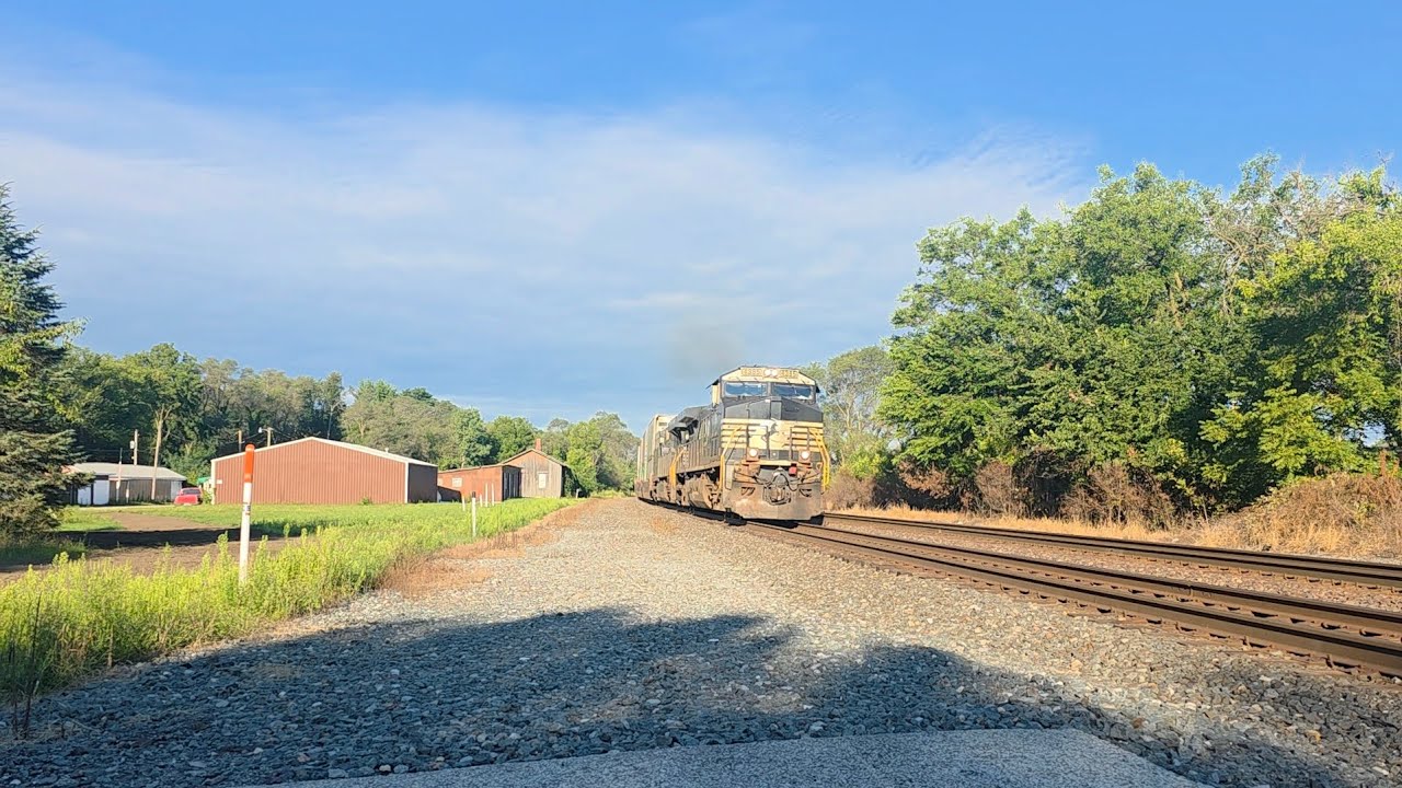 An eastbound Intermodal passing the S Chestnut st crossing in Osceola ...