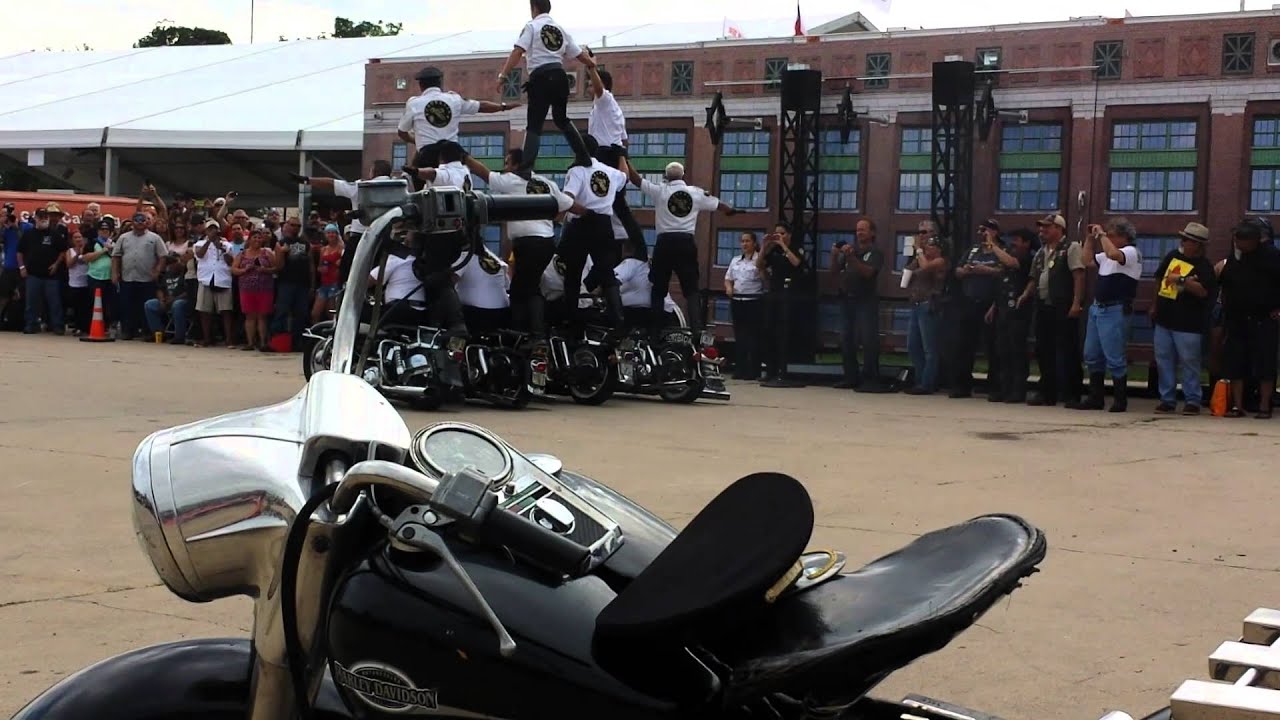 Mexican motorcycle stunt team - YouTube
