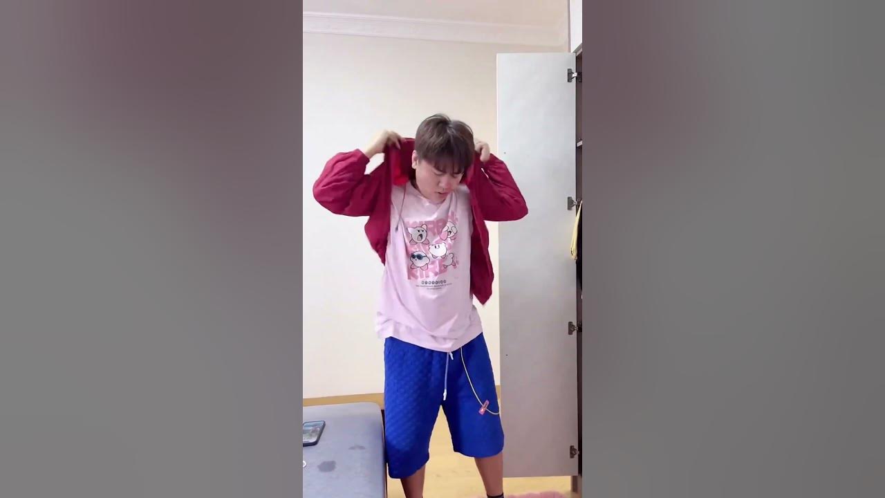 女儿给睡着的爸爸画了满脸口红，碰巧妈妈打电话喊他下楼，这下完蛋了爸爸肯定要挨揍了！【一只小妤宝】 Youtube