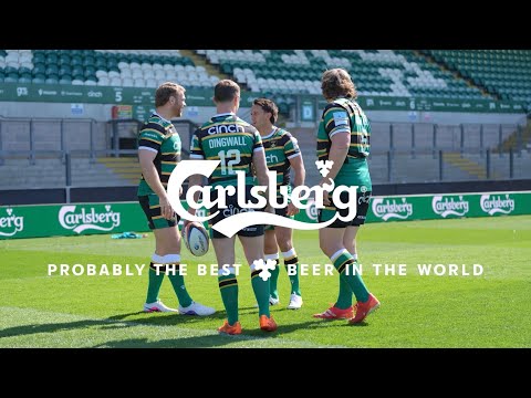 Die Saints spielen Carlsberg Giant Beer Pong