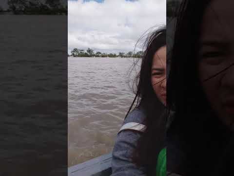 dahil lubog sa tubig nag bangka😢