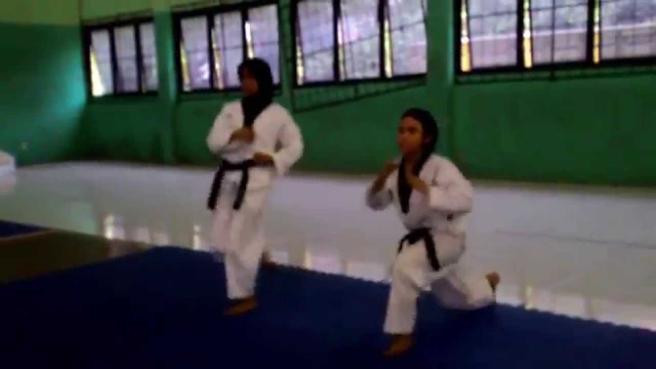 Basic kicks for poomsae athlete,(1) Latihan tendangan dasar untuk atlet Taekwondo Poomsae - YouTube