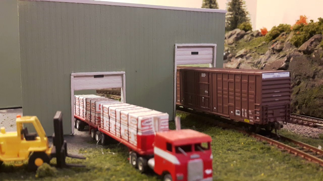 Start of shipping warehouse n scale - YouTube