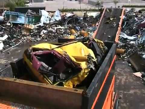 Metso Denmark M&J 4000 M shredding cars - YouTube
