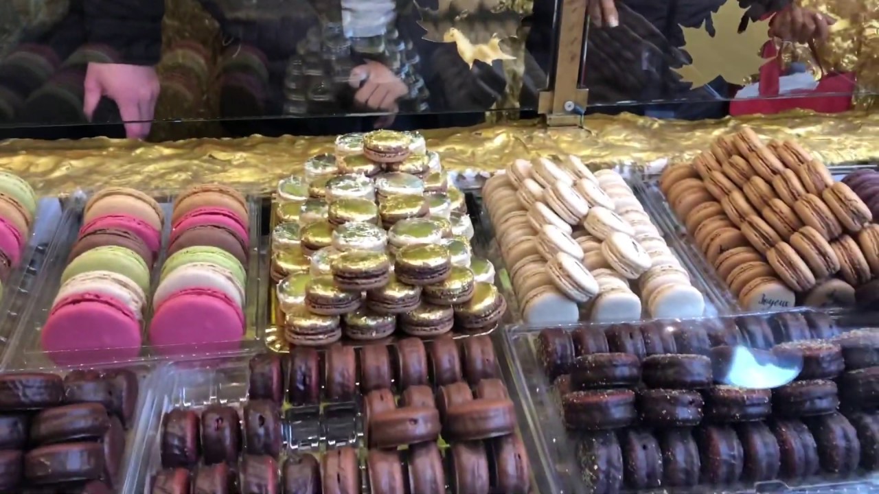 Macarrones de oro!! Ladureé Golden macaroon in London - YouTube