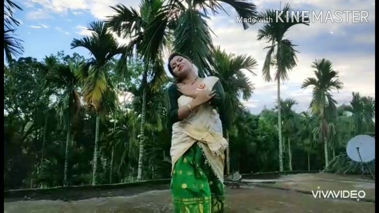 || KRISHNA FLUTE MUSIC || DANCE COVER|| ABHINAYA || SATTRIYA STYLE ...