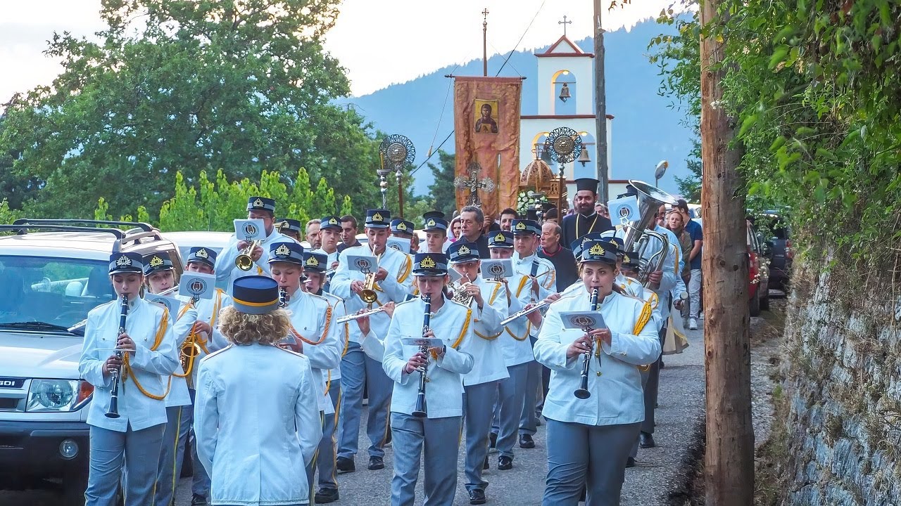 Με κατάνυξη ο εορτασμός της Αγ. Παρασκευής στο Καρπενήσι - Η λιτανεία ...