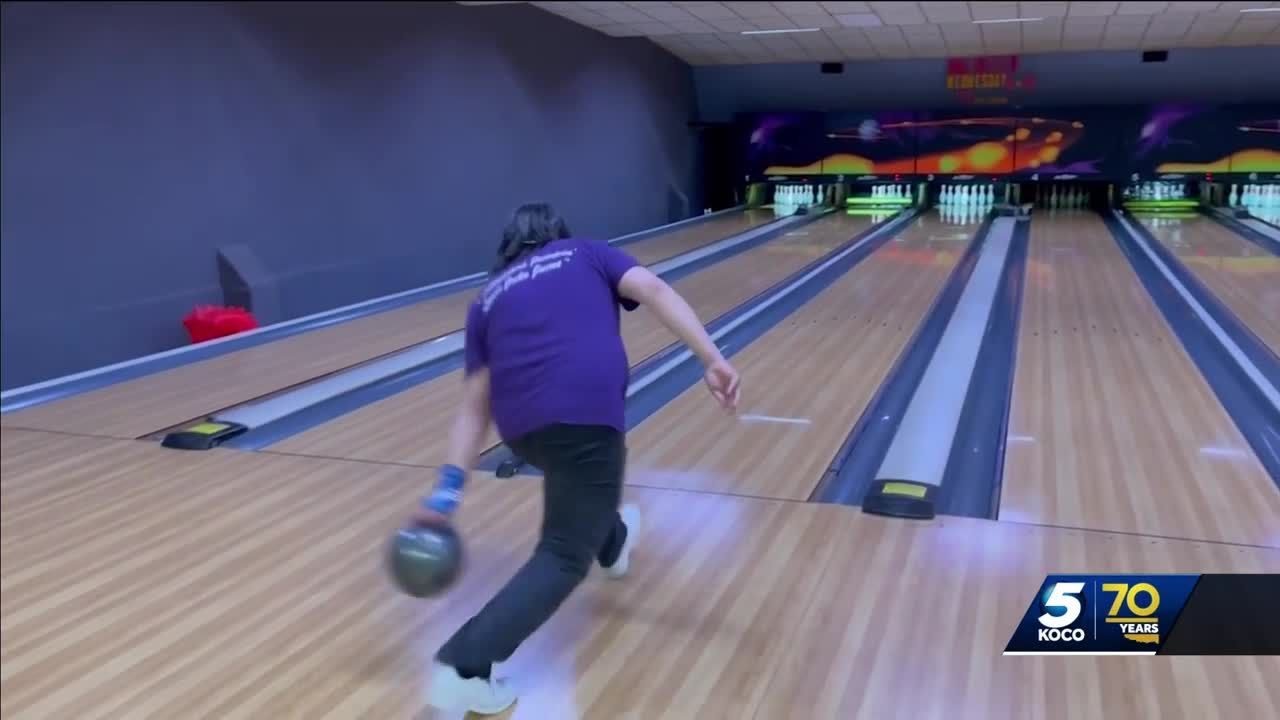 Athletes bowl for gold at Special Olympics in Stillwater - YouTube