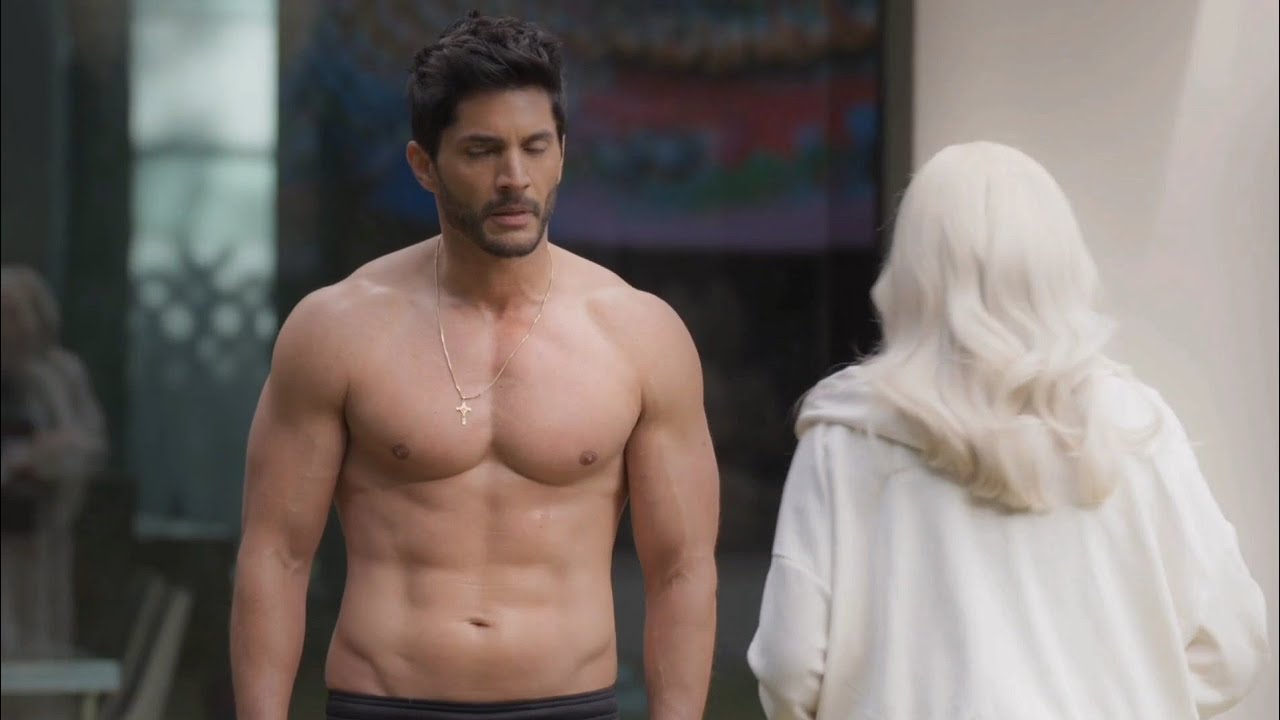 Daniel Elbittar - Shirtless (El Amor no tiene Receta) - YouTube