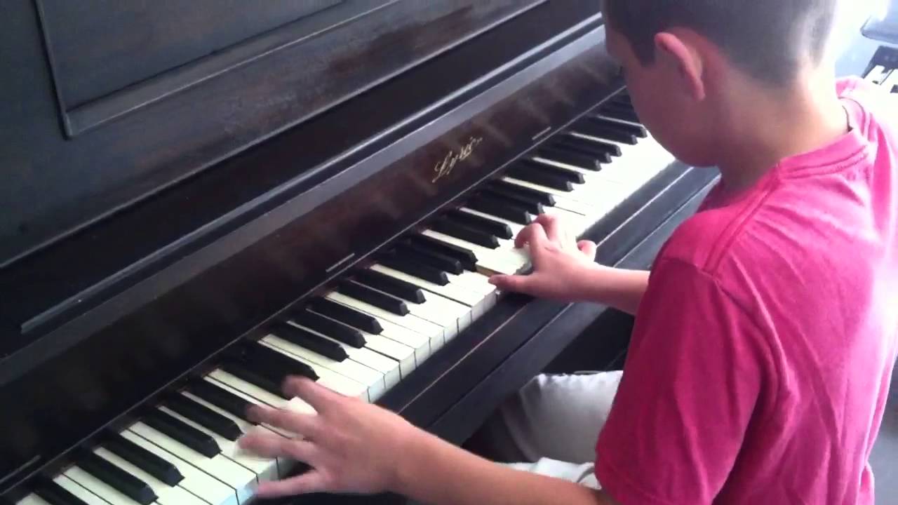 Caleb Kurtz piano 9 yrs old - YouTube