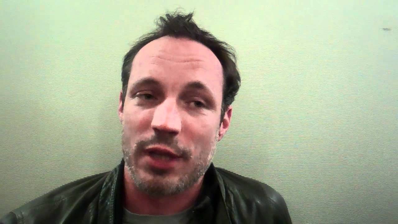 ITW de Grégory Questel "Xavier Revel" dans Plus Belle la Vie - YouTube