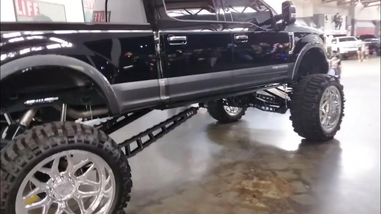 Lifted ford on Boggers - YouTube