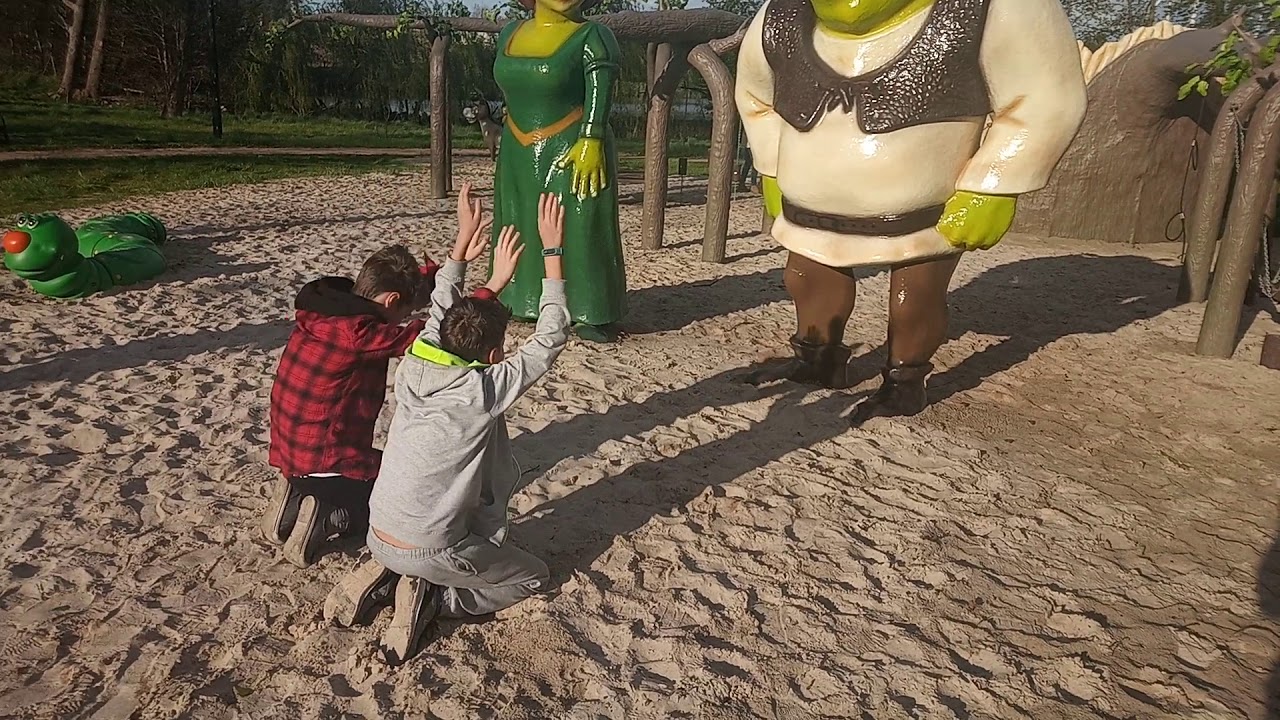 Praying to the Shrek - YouTube