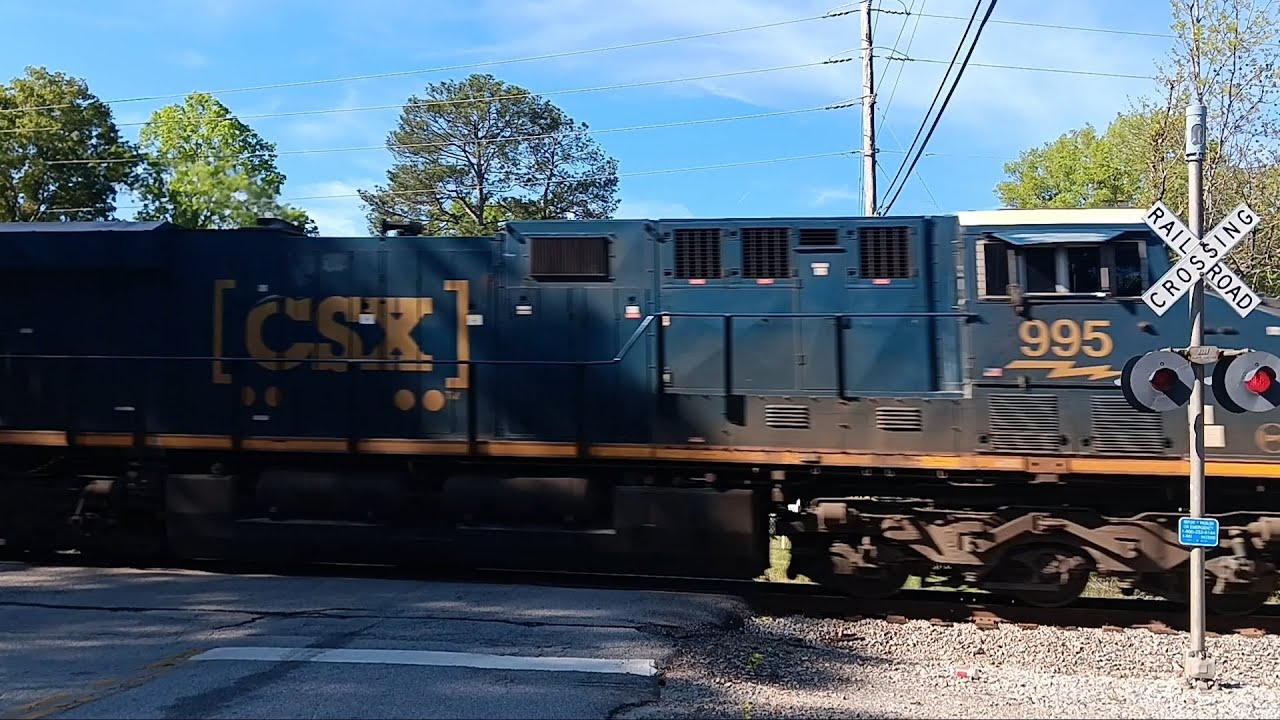 CSXT 995 leads CSX E319 at Irmo SC on the CSX CN&L Subdivision - YouTube