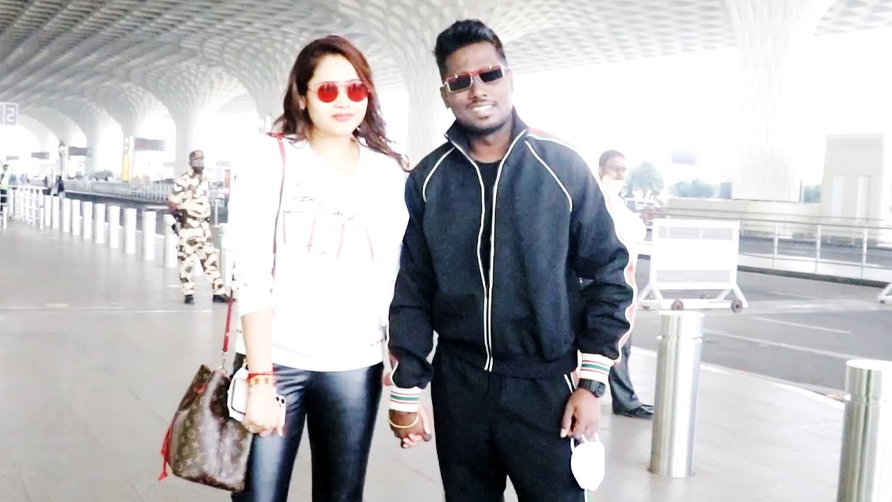Atlee Kumar with Wife Spotted at Airport | Tamil Film Director Atlee ...