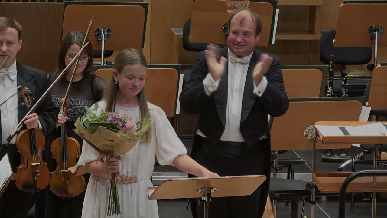 Georg Philipp Telemann: Recorder Concerto in C major, TWV 51:C1 - YouTube