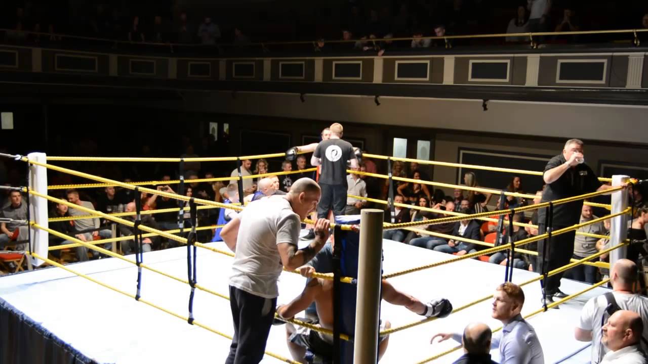 Boxing Night 6 - Fight 9 - Daz Moore vs Steven Connor - YouTube