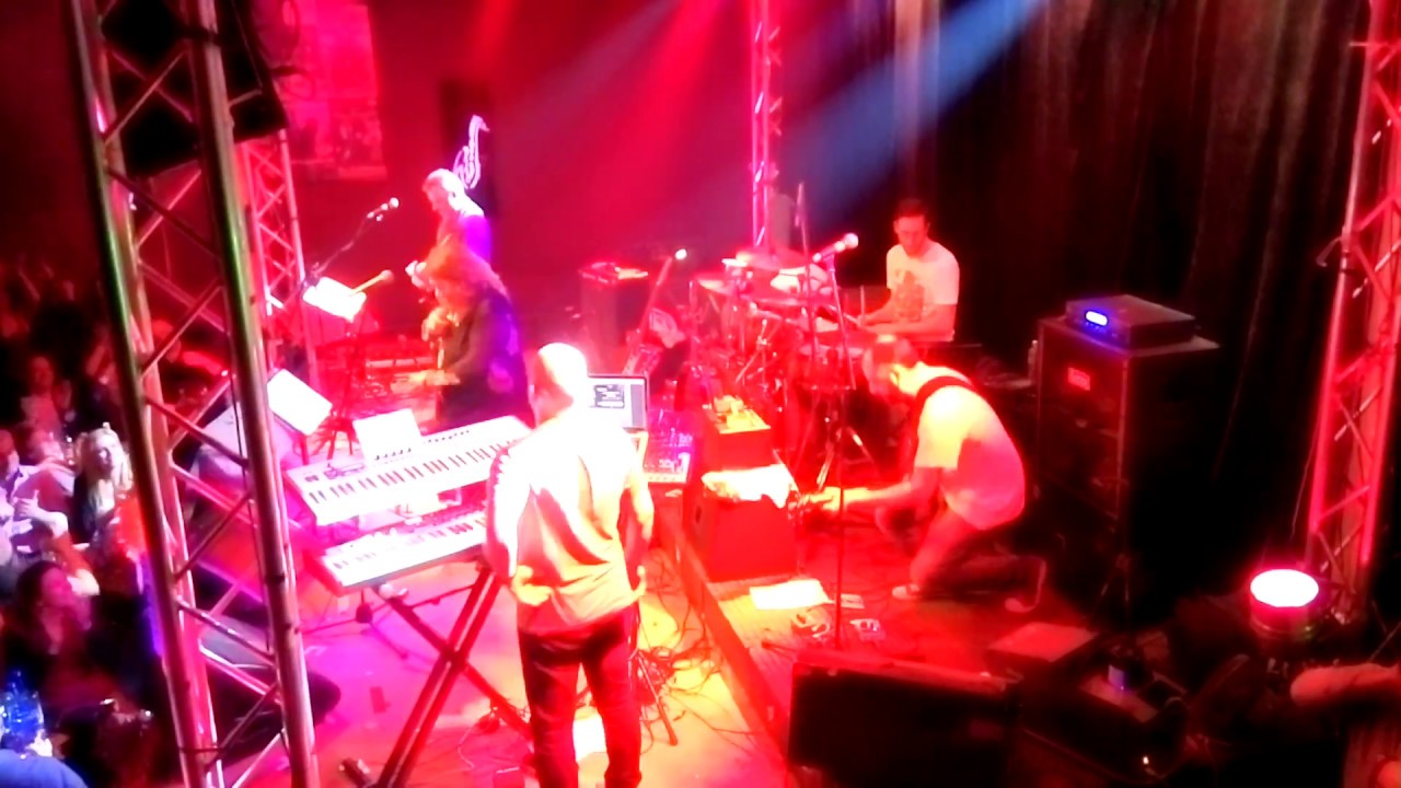 ΕΛΠΙΔΑ "ΜΗ ΜΕ ΣΥΓΚΡΙΝΕΙΣ" (LIVE ΣΤΟ "ΚΥΤΤΑΡΟ") - YouTube