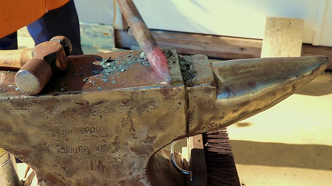 BLACKSMITHING Re forging a crowbar - YouTube