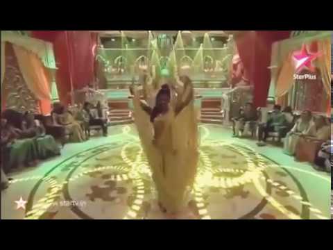 Kuşi (Sanaya Irani😍)dans ,,Bahara\