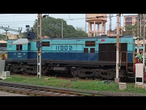 LIGHT/NAVY BLUE SHUNTER ENGINE MOVES OUT OF MGR CENTRAL WDM7 11002 ...