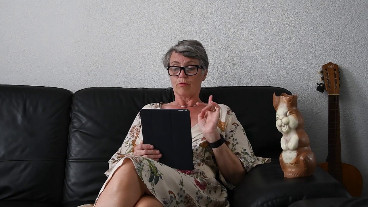 Oma Petra leest het Paaskonijn - YouTube