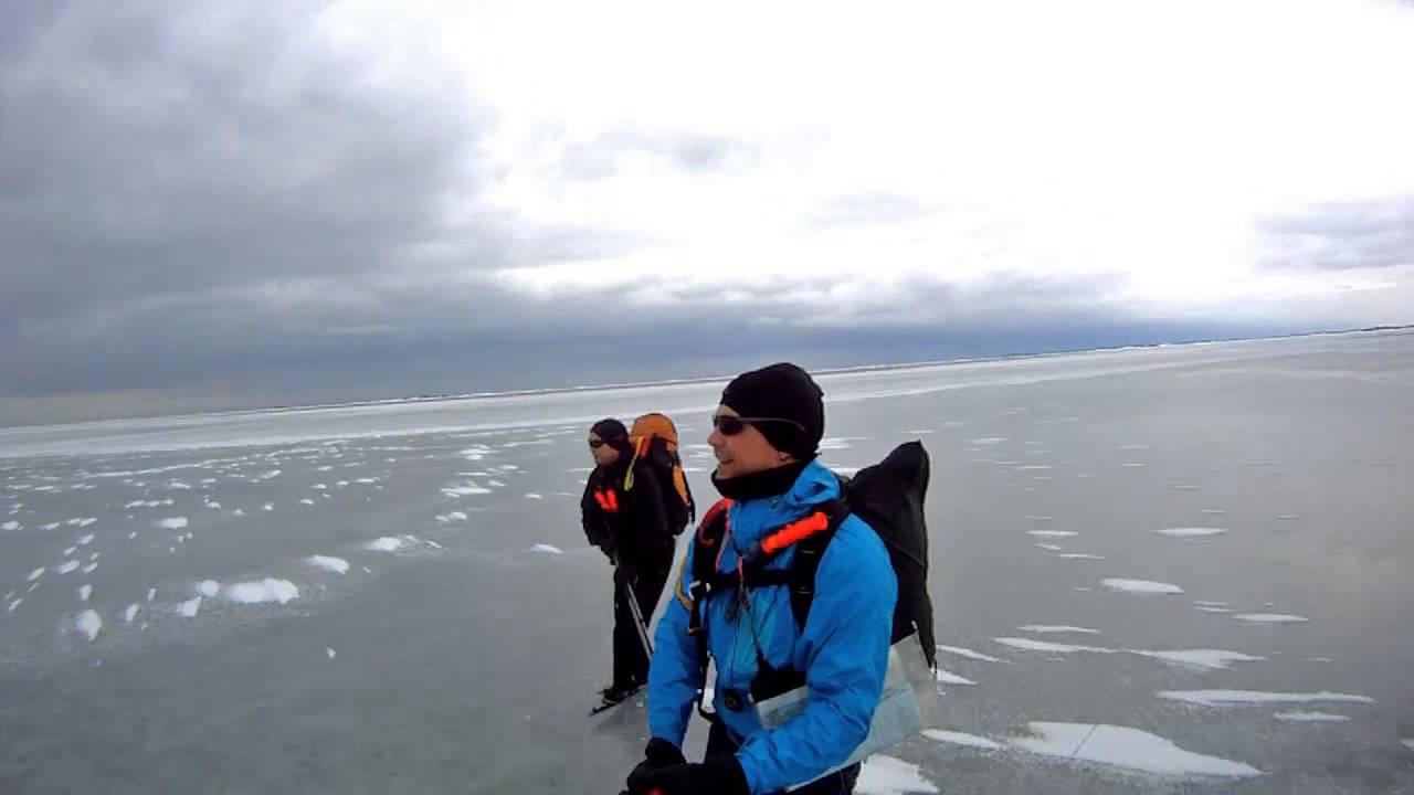 Ice/Tour skating in the Stockholm archipelago - YouTube