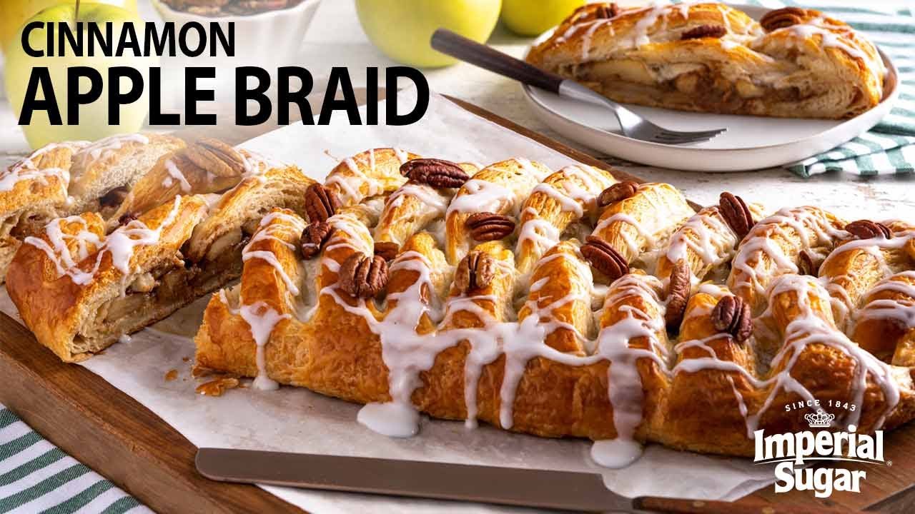 How to Make a Cinnamon Apple Braid - YouTube
