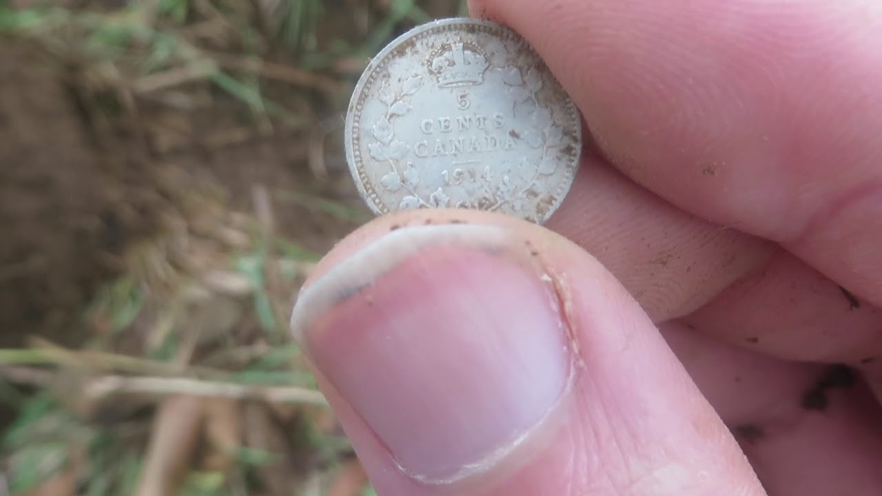 Tesoro Lobo SuperTraq Finds Tiny Silver! | Metal Detecting - YouTube