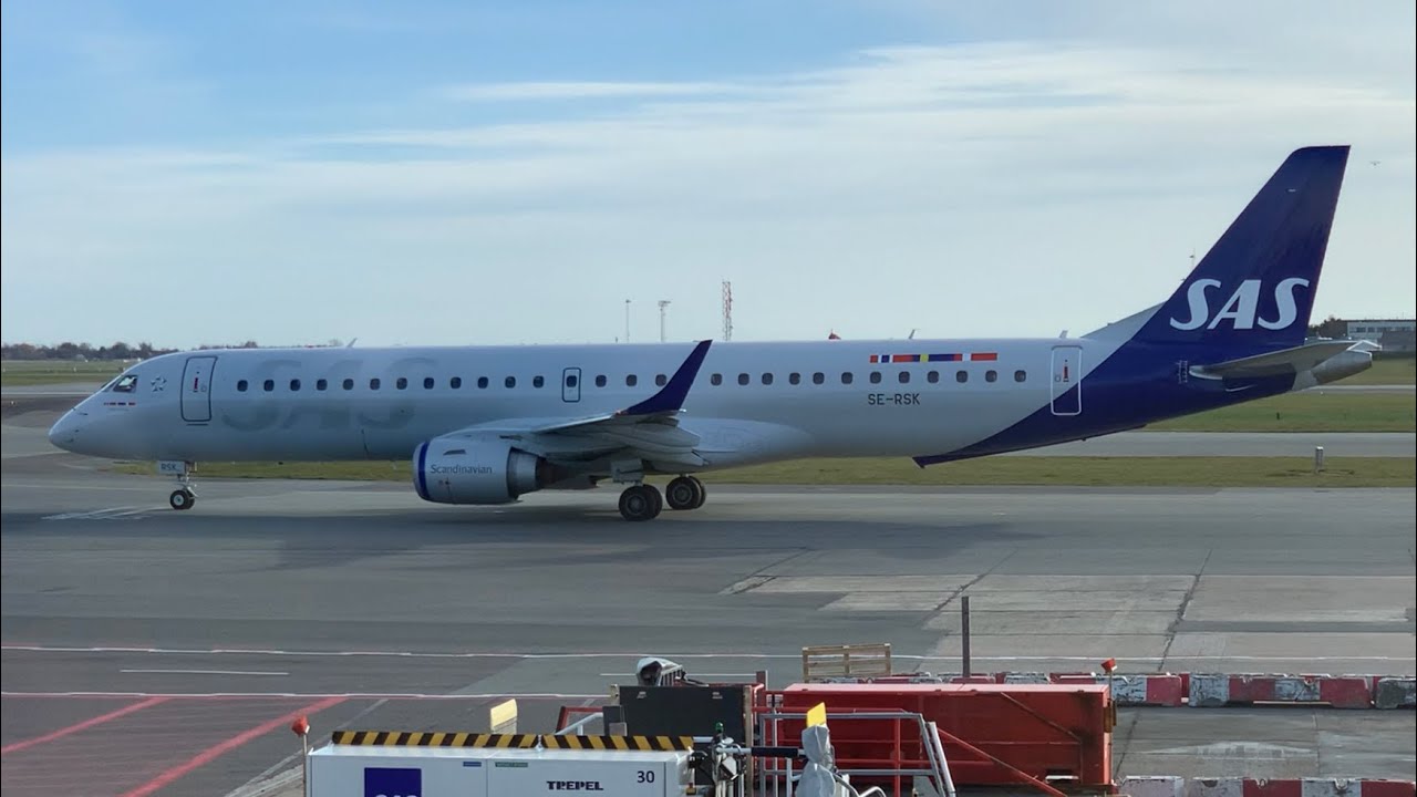 SAS Embraer E195 ( SE-RSK ) starting up and Taking off at Copenhagen ...