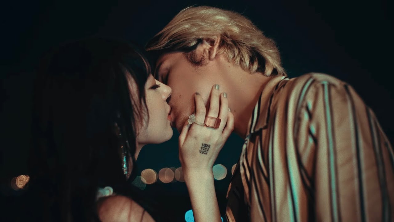 พอรึยัง..? (GOOD ENOUGH?) - PLOYCHOMPOO (Jannine Weigel) [Official MV] - YouTube