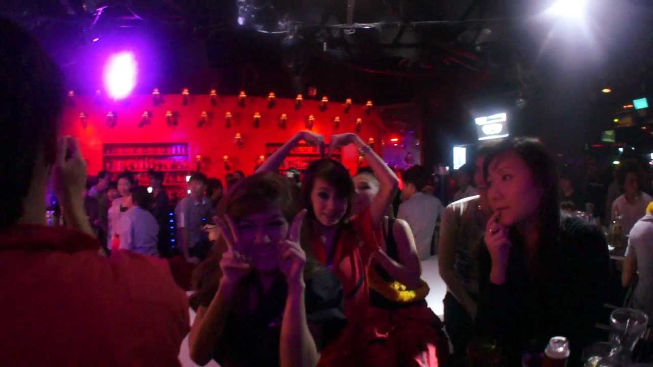 Club Nana Singapore - Non Mai Lap (table scene) - YouTube