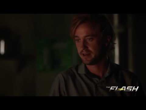 The Flash 3x05 - Julian Albert's Story - YouTube