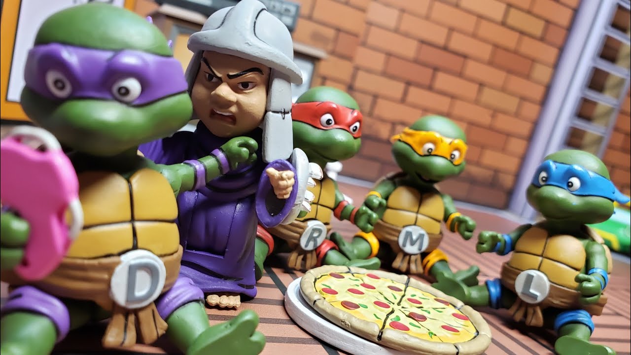 NECA Baby Mutant Ninja Turtles Sitting Down Tips and Tricks - YouTube