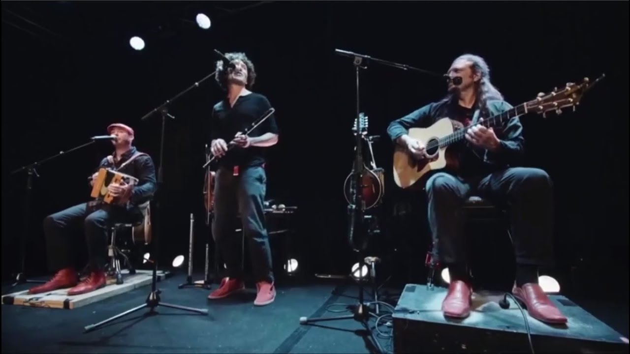 Mes Souliers sont Rouges - Non que j'aime donc (Clip officiel) - YouTube